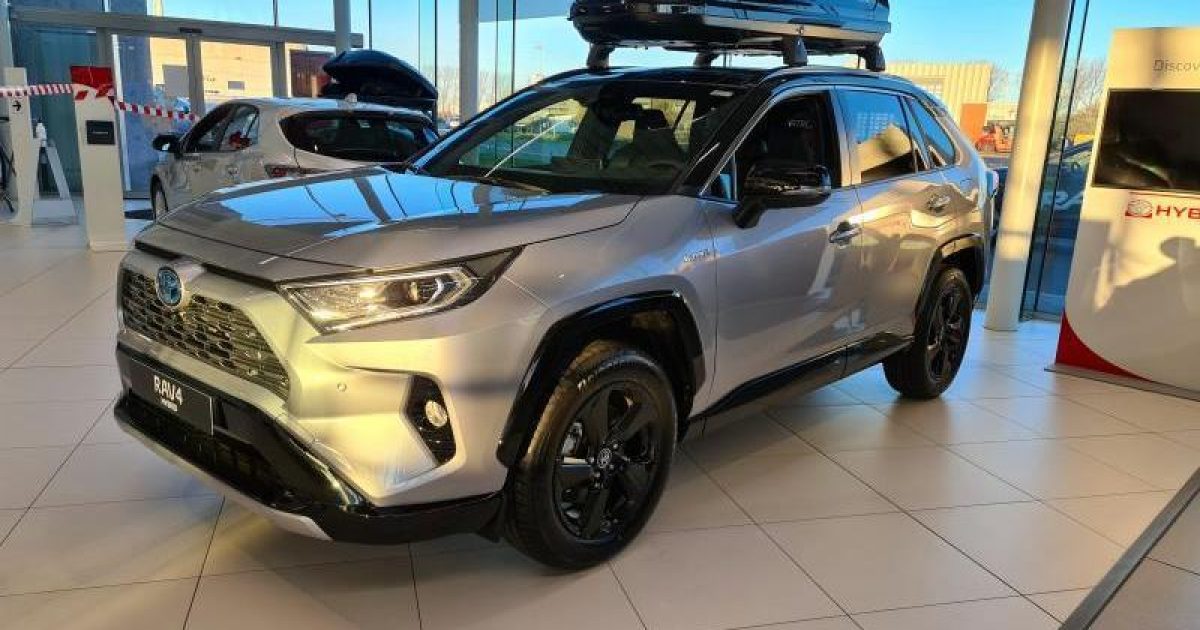 Toyota RAV-4 Style Plus 2WD Hybrid + Pano o | Toyota Boone